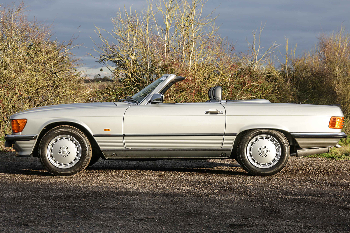 1987 Mercedes-Benz 500SL (R107) #2174 Astral Silver with Blue Leather ...