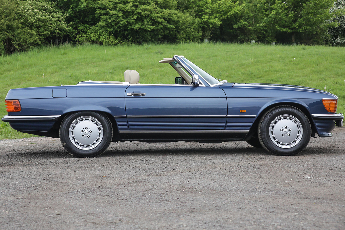 1989 Mercedes-Benz 300SL (R107) #2280 Nautical Blue with Cream MB Tex ...