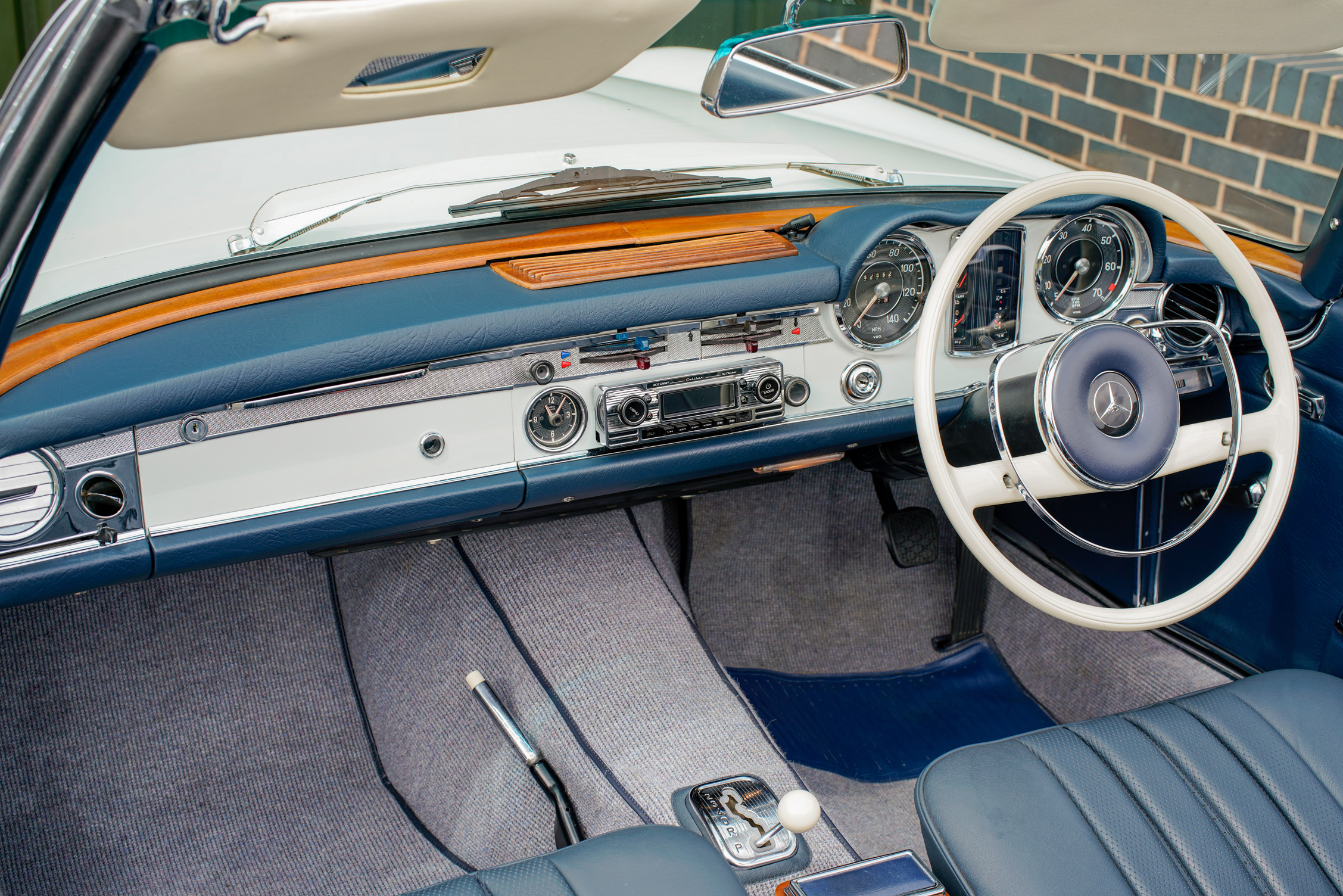 1964 Mercedes-Benz 230SL Pagoda (W113) #2141 Papyrus White with Dark ...