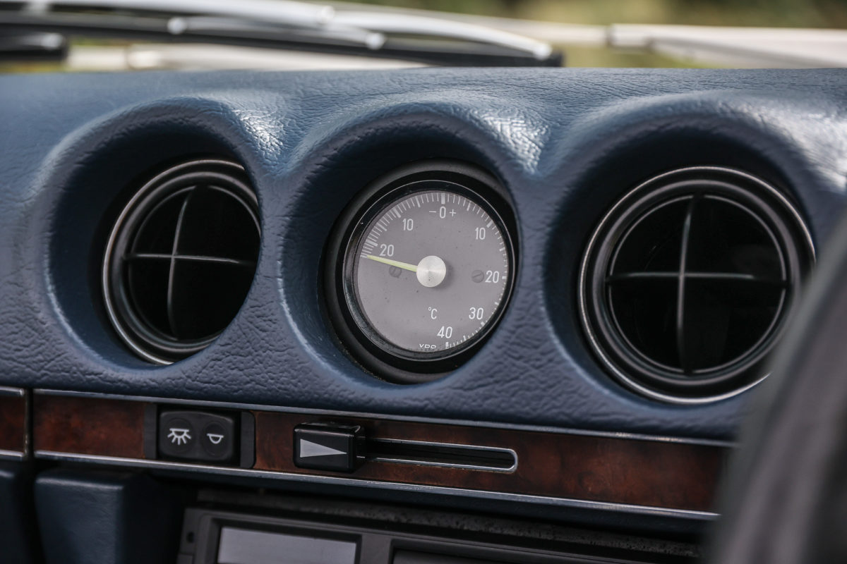 1989 Mercedes-Benz R107 500SL Astral Silver (735) with Royal Blue ...