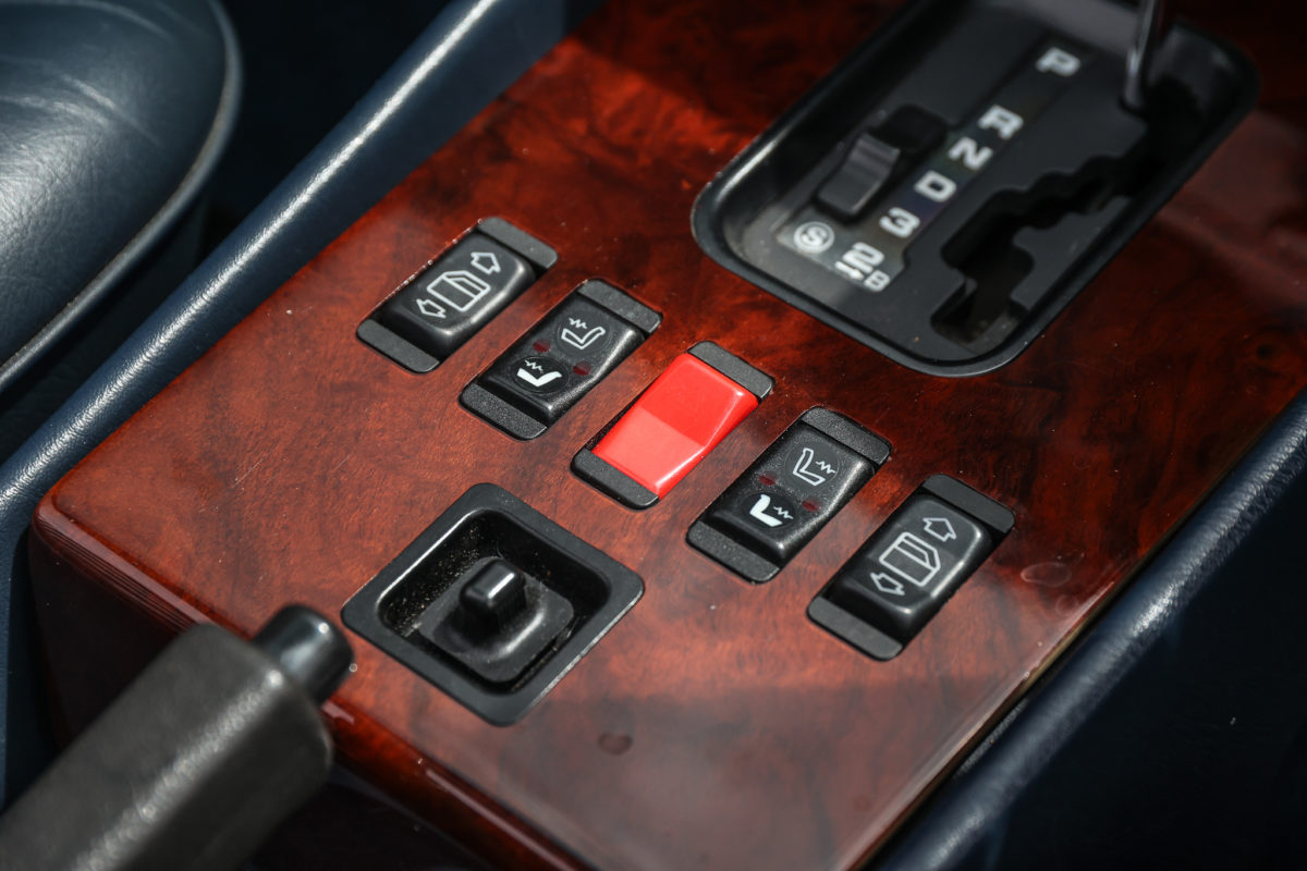 1989 Mercedes-Benz R107 500SL Astral Silver (735) with Royal Blue ...