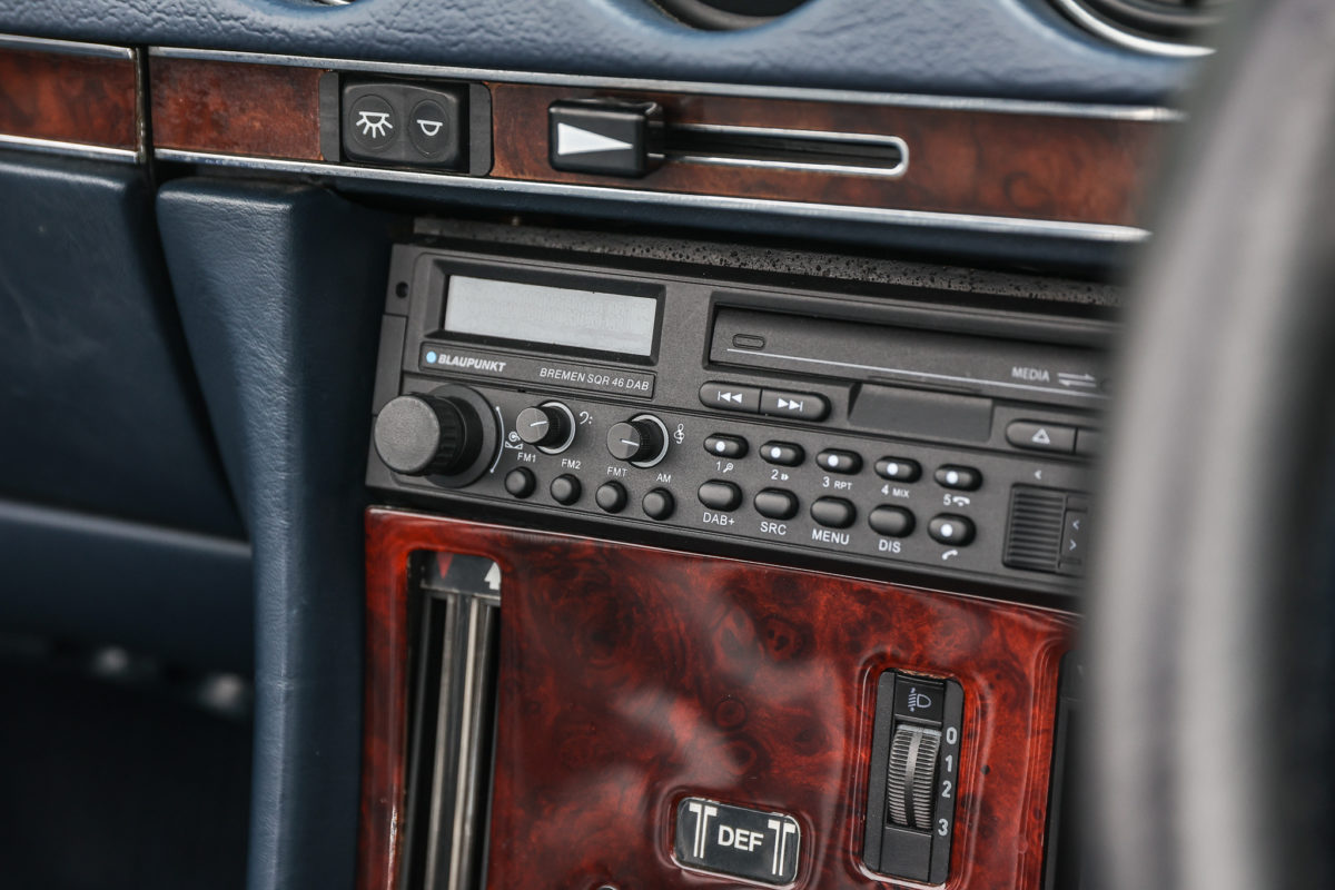 1989 Mercedes-Benz R107 500SL Astral Silver (735) with Royal Blue ...