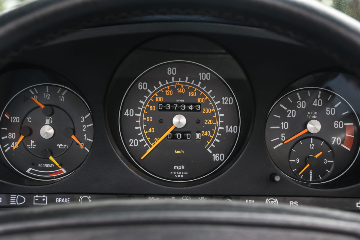 1989 Mercedes-Benz R107 500SL Astral Silver (735) with Royal Blue ...