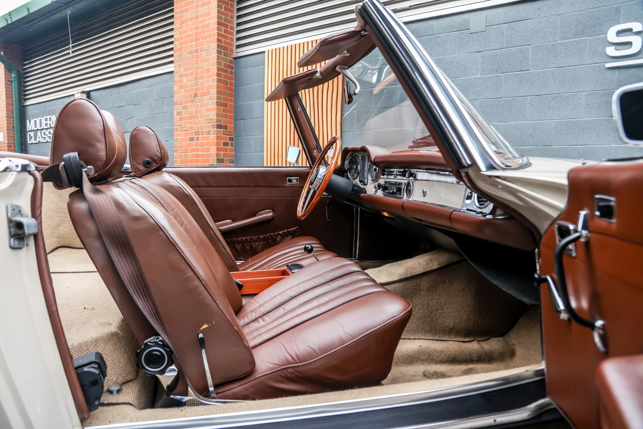 1970 Mercedes Benz W113 280SL Light Beige (670) with brown leather ...