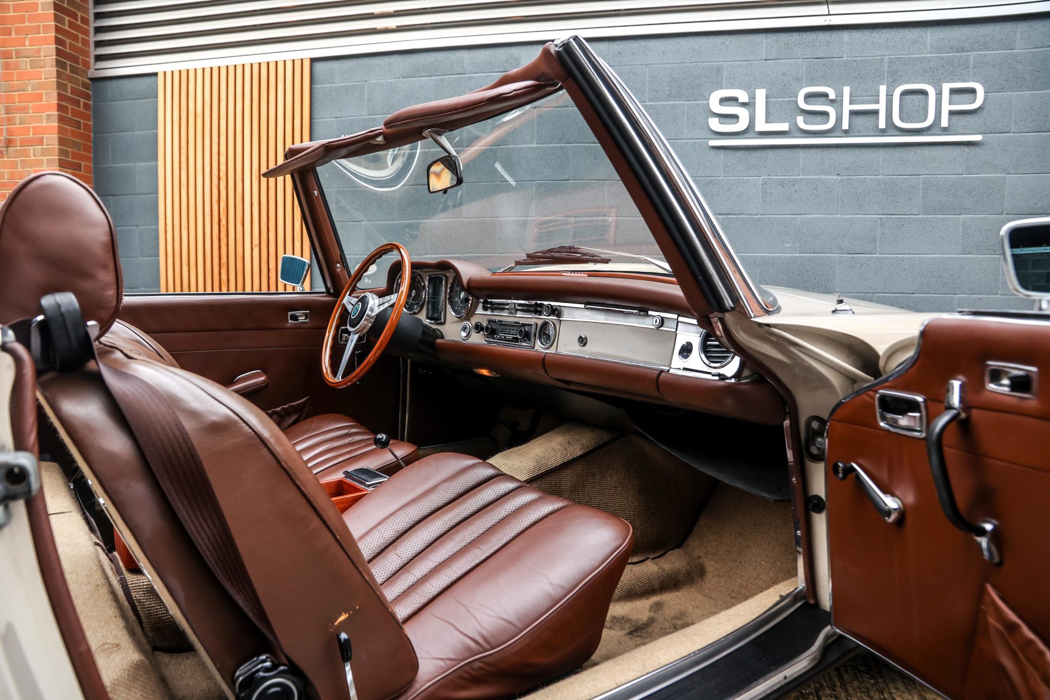 1970 Mercedes Benz W113 280SL Light Beige (670) with brown leather ...