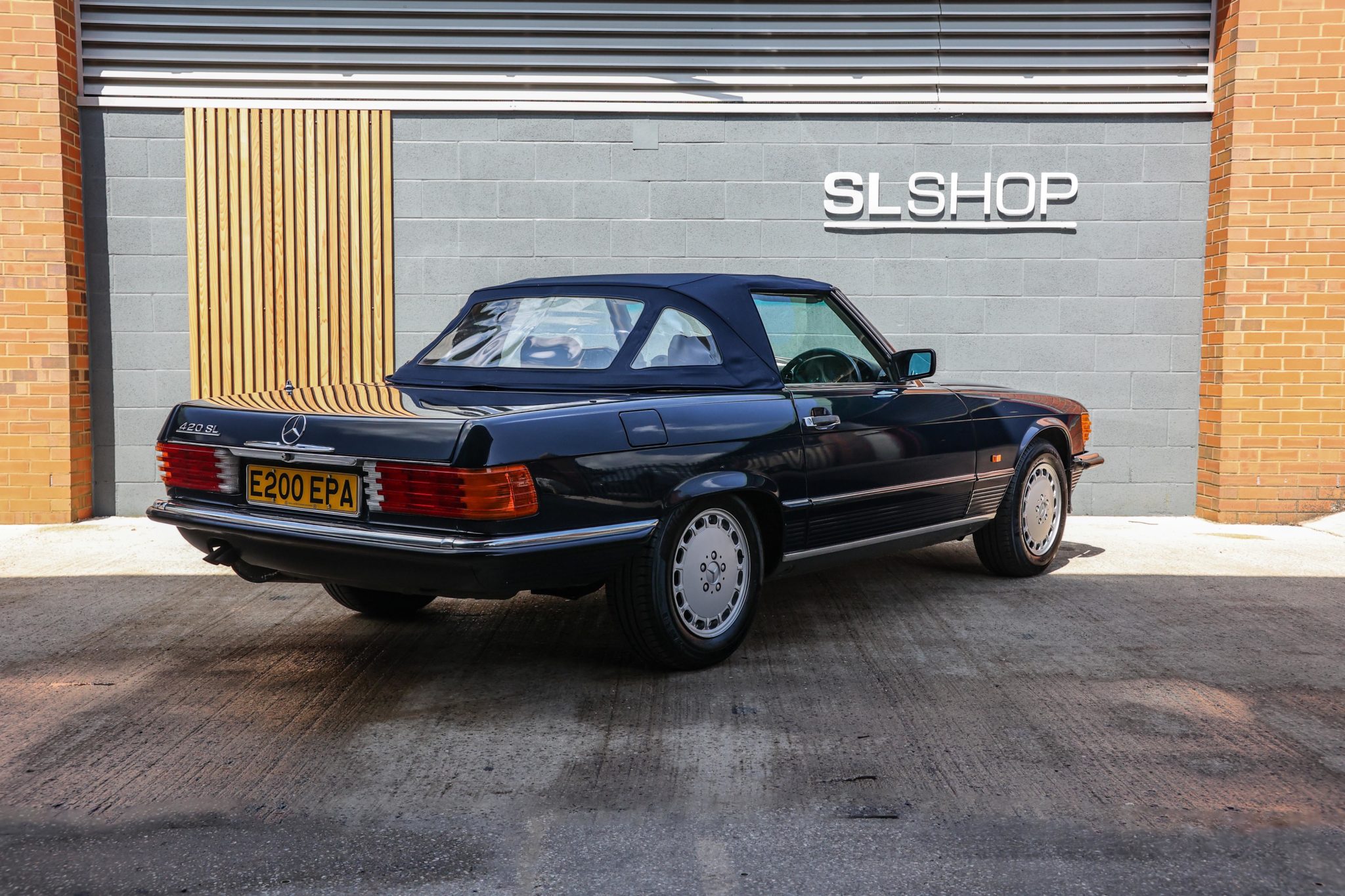 1988 Mercedes Benz R107 420SL Midnight Blue (904) with Cream Beige ...