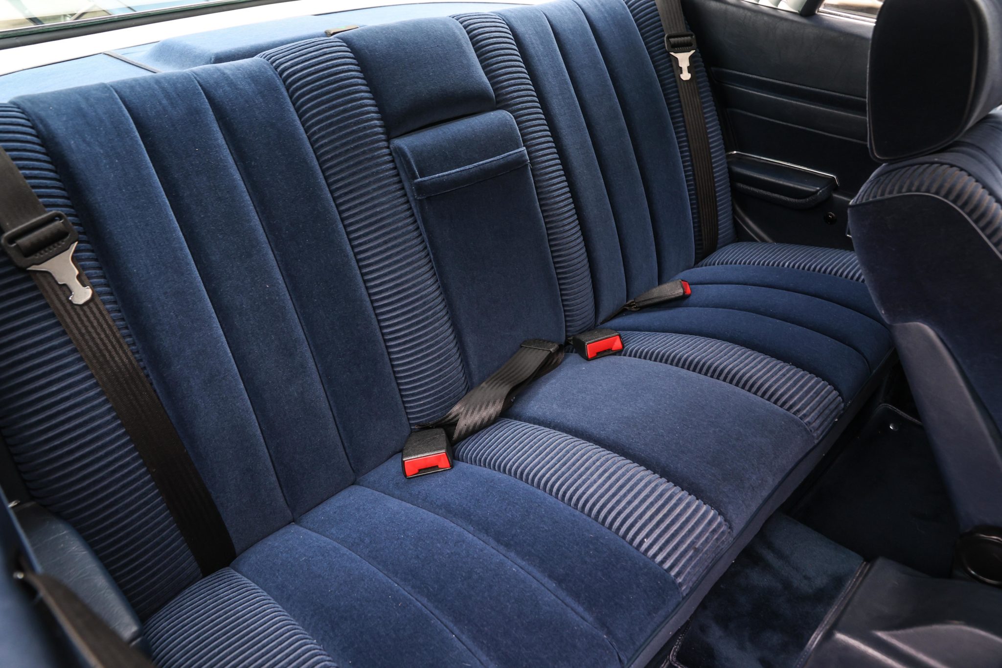 1981 Mercedes Benz C107 280SLC Astral Silver (735) with Blue Velour ...