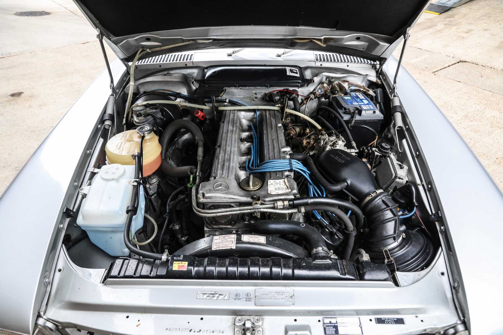 1981 Mercedes Benz C107 280SLC Astral Silver (735) with Blue Velour ...