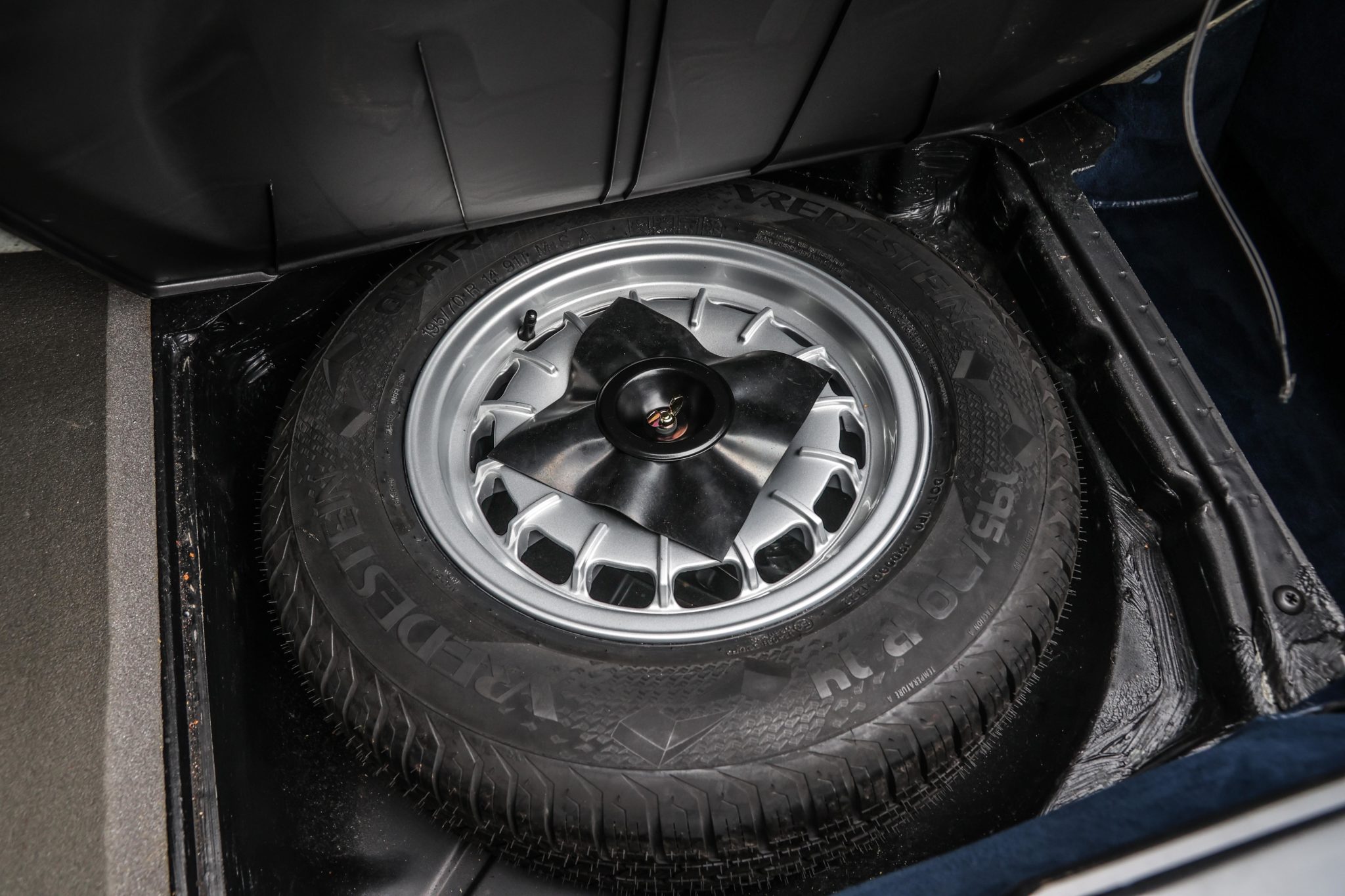 1981 Mercedes Benz C107 280SLC Astral Silver (735) with Blue Velour ...