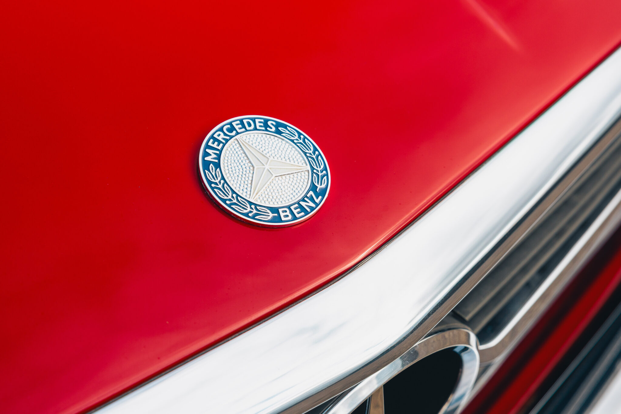 1988 Mercedes-Benz 300SL R107 Signal Red With Black Sports Check F768 JHA - The SLSHOP